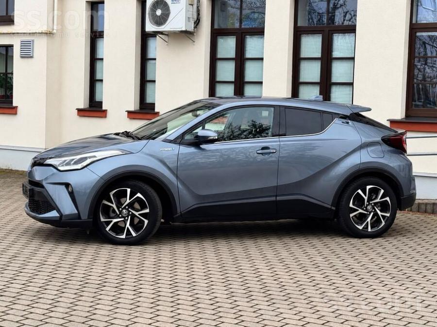 Blue Toyota C-HR 2021 in Jelgava, with an engine capacity of 2.00 L and mileage of 112 thousand km for 17800 €, photo 6 on AUTOMOTO.COM.LV