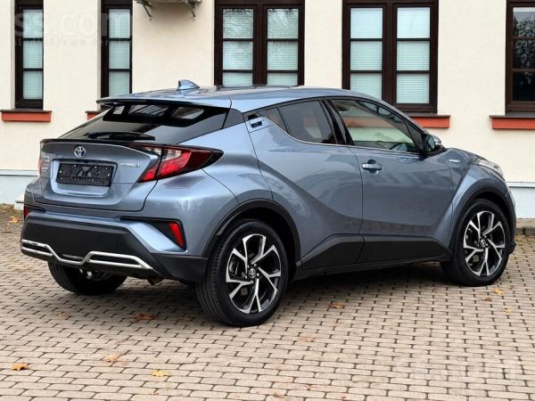 Blue Toyota C-HR 2021 in Jelgava, with an engine capacity of 2.00 L and mileage of 112 thousand km for 17800 €, photo 8 on AUTOMOTO.COM.LV