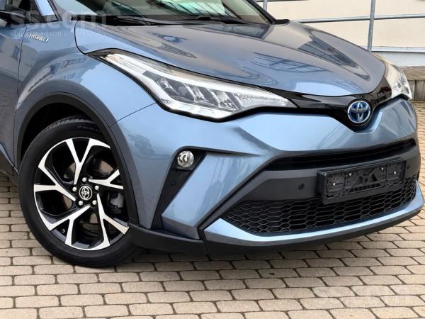 Blue Toyota C-HR 2021 in Jelgava, with an engine capacity of 2.00 L and mileage of 112 thousand km for 17800 €, photo 11 on AUTOMOTO.COM.LV