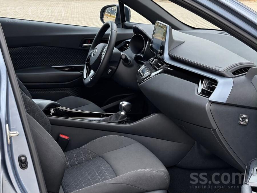 Blue Toyota C-HR 2021 in Jelgava, with an engine capacity of 2.00 L and mileage of 112 thousand km for 17800 €, photo 14 on AUTOMOTO.COM.LV