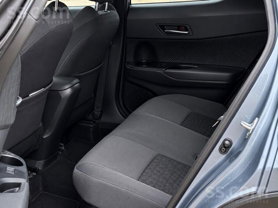 Blue Toyota C-HR 2021 in Jelgava, with an engine capacity of 2.00 L and mileage of 112 thousand km for 17800 €, photo 16 on AUTOMOTO.COM.LV