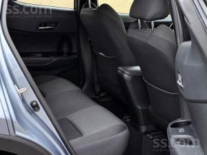 Blue Toyota C-HR 2021 in Jelgava, with an engine capacity of 2.00 L and mileage of 112 thousand km for 17800 €, photo 17 on AUTOMOTO.COM.LV