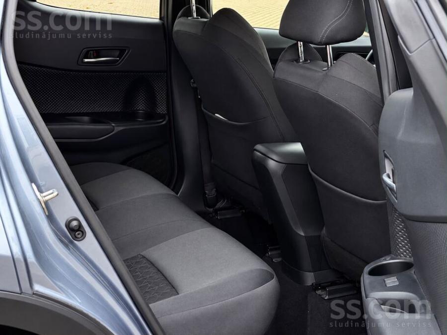 Blue Toyota C-HR 2021 in Jelgava, with an engine capacity of 2.00 L and mileage of 112 thousand km for 17800 €, photo 17 on AUTOMOTO.COM.LV