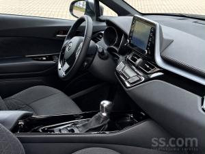 Blue Toyota C-HR 2021 in Jelgava, with an engine capacity of 2.00 L and mileage of 112 thousand km for 17800 €, photo 19 on AUTOMOTO.COM.LV