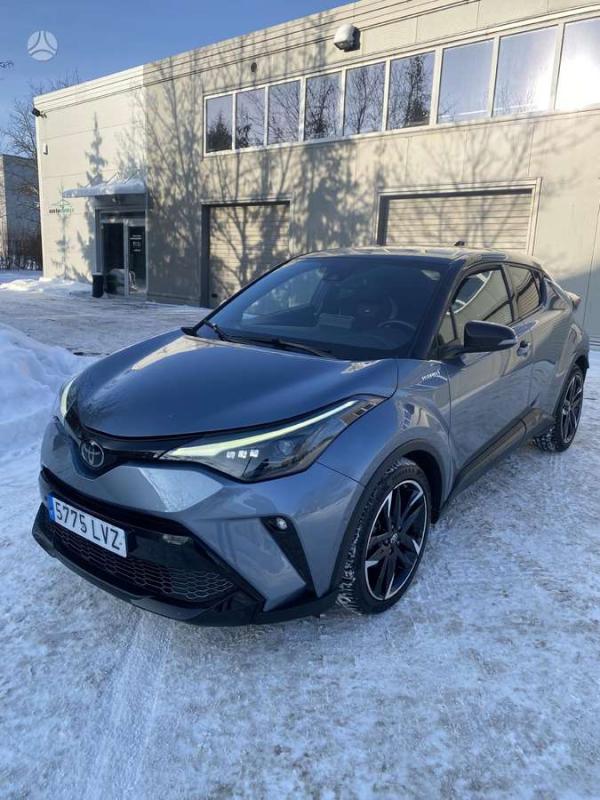 Blue Toyota C-HR 2022 in Kaunas, with an engine capacity of 2.00 L and mileage of 40 thousand km for 20300 €, photo 1 on AUTOMOTO.COM.LV