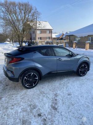 Blue Toyota C-HR 2022 in Kaunas, with an engine capacity of 2.00 L and mileage of 40 thousand km for 20300 €, photo 3 on AUTOMOTO.COM.LV
