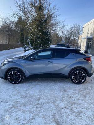 Blue Toyota C-HR 2022 in Kaunas, with an engine capacity of 2.00 L and mileage of 40 thousand km for 20300 €, photo 7 on AUTOMOTO.COM.LV