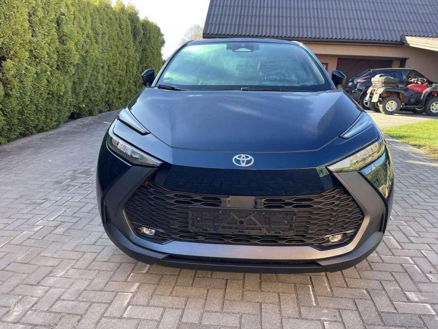 Синий Тойота C-HR 2024 в Тельшяй, объемом двигателя 1.80 л и пробегом 10 тыс. км за 24850 €, фото 3 на AUTOMOTO.COM.LV
