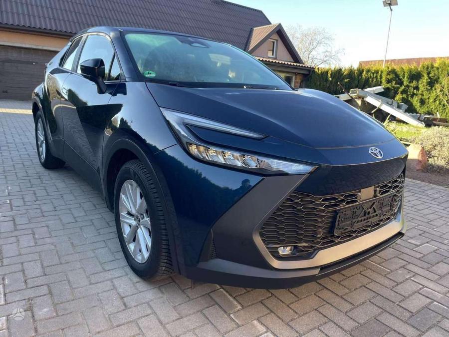 Синий Тойота C-HR 2024 в Тельшяй, объемом двигателя 1.80 л и пробегом 10 тыс. км за 24850 €, фото 5 на AUTOMOTO.COM.LV