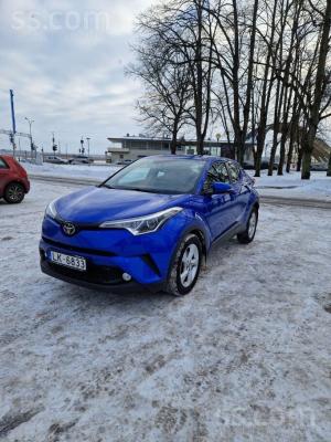 Синий Тойота C-HR 2018 в Вентспилс, объемом двигателя 1.20 л и пробегом 77 тыс. км за 17500 €, фото  на AUTOMOTO.COM.LV