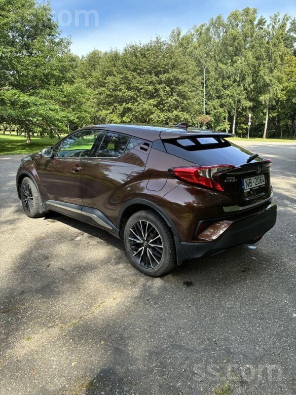 Brown Toyota C-HR 2016 in Jelgava, with an engine capacity of 1.20 L and mileage of 140 thousand km for 13200 €, photo 3 on AUTOMOTO.COM.LV