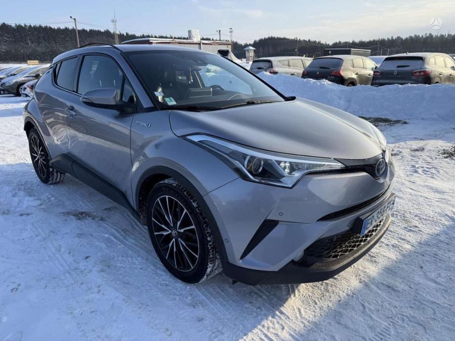 Коричневый Тойота C-HR 2017 в Вильнюс, объемом двигателя 1.80 л и пробегом 250 тыс. км за 13350 €, фото 3 на AUTOMOTO.COM.LV
