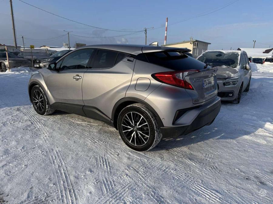 Коричневый Тойота C-HR 2017 в Вильнюс, объемом двигателя 1.80 л и пробегом 250 тыс. км за 13350 €, фото 5 на AUTOMOTO.COM.LV