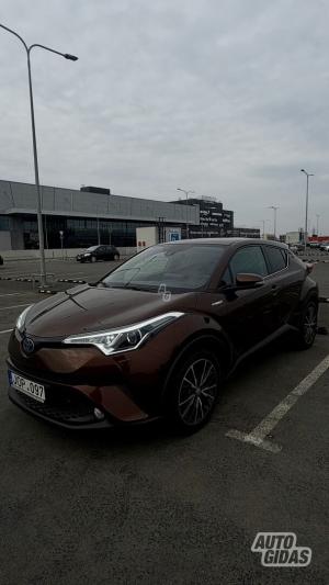 Коричневый Тойота C-HR 2017 в Вильнюс, объемом двигателя 1.80 л и пробегом 117 тыс. км за 15600 €, фото  на AUTOMOTO.COM.LV