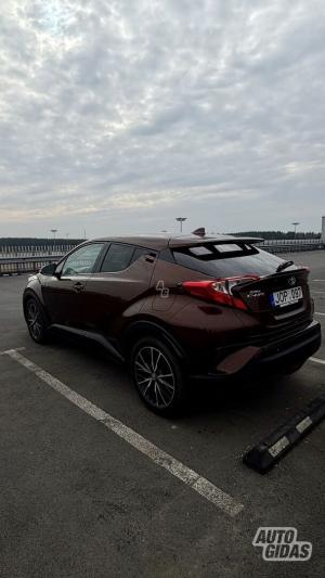 Коричневый Тойота C-HR 2017 в Вильнюс, объемом двигателя 1.80 л и пробегом 117 тыс. км за 15600 €, фото 4 на AUTOMOTO.COM.LV