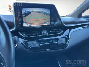 Brown Toyota C-HR 2017 in Riga, with an engine capacity of 1.20 L and mileage of 91 thousand km for 15290 €, photo 15 on AUTOMOTO.COM.LV
