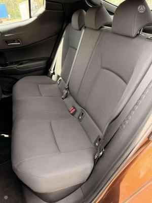 Brūns Toyota C-HR 2017 Viļņa, ar dzinēja tilpumu 1.80 L un nobraukumu 117 tūkst. km par 17350 €, foto 14 vietnē AUTOMOTO.COM.LV
