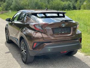 Brūns Toyota C-HR 2017 Kauņa, ar dzinēja tilpumu 1.80 L un nobraukumu 196 tūkst. km par 16550 €, foto 3 vietnē AUTOMOTO.COM.LV
