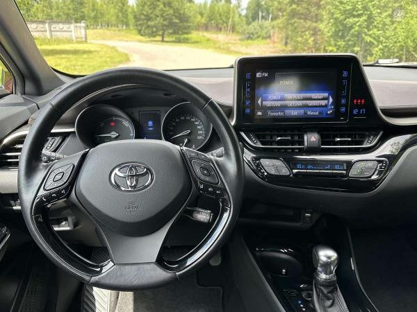 Brown Toyota C-HR 2017 in Kaunas, with an engine capacity of 1.80 L and mileage of 196 thousand km for 16550 €, photo 3 on AUTOMOTO.COM.LV