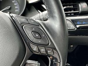 Brūns Toyota C-HR 2017 Kauņa, ar dzinēja tilpumu 1.80 L un nobraukumu 196 tūkst. km par 16550 €, foto 19 vietnē AUTOMOTO.COM.LV