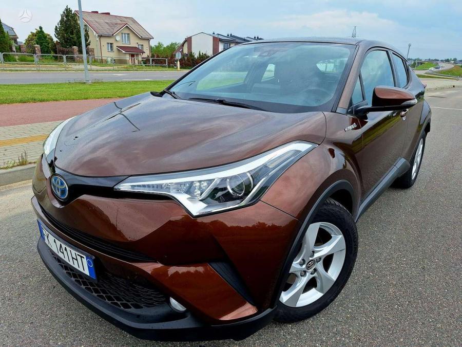 Brown Toyota C-HR 2017 in Klaipeda, with an engine capacity of 1.80 L and mileage of 115 thousand km for 16888 €, photo 1 on AUTOMOTO.COM.LV