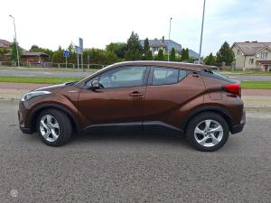 Brown Toyota C-HR 2017 in Klaipeda, with an engine capacity of 1.80 L and mileage of 115 thousand km for 16888 €, photo 7 on AUTOMOTO.COM.LV