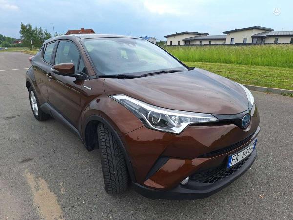 Brown Toyota C-HR 2017 in Klaipeda, with an engine capacity of 1.80 L and mileage of 115 thousand km for 16888 €, photo 7 on AUTOMOTO.COM.LV
