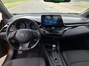 Brown Toyota C-HR 2017 in Klaipeda, with an engine capacity of 1.80 L and mileage of 115 thousand km for 16888 €, photo 13 on AUTOMOTO.COM.LV
