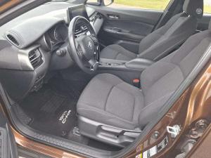Brown Toyota C-HR 2017 in Klaipeda, with an engine capacity of 1.80 L and mileage of 115 thousand km for 16888 €, photo 15 on AUTOMOTO.COM.LV