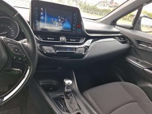 Brown Toyota C-HR 2017 in Klaipeda, with an engine capacity of 1.80 L and mileage of 115 thousand km for 16888 €, photo 16 on AUTOMOTO.COM.LV