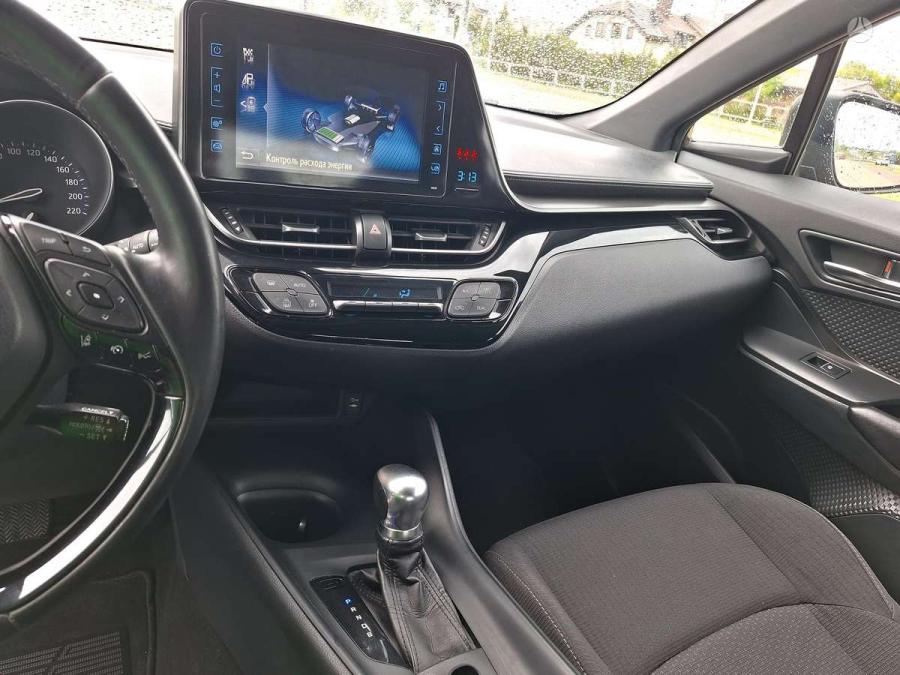 Brown Toyota C-HR 2017 in Klaipeda, with an engine capacity of 1.80 L and mileage of 115 thousand km for 16888 €, photo 16 on AUTOMOTO.COM.LV