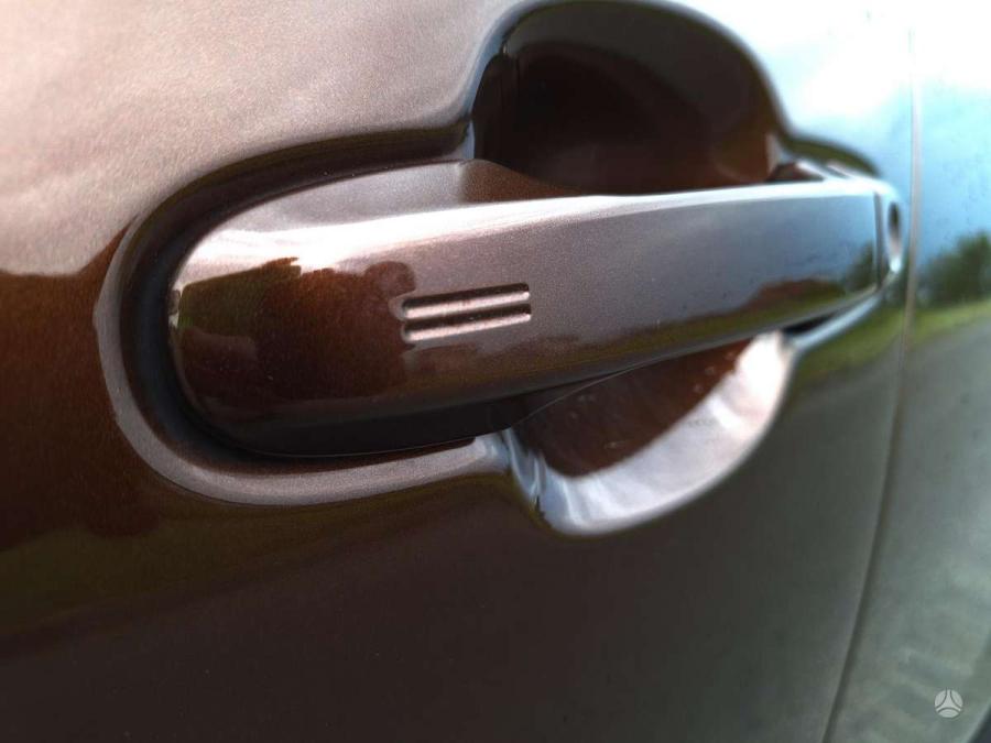 Brown Toyota C-HR 2017 in Klaipeda, with an engine capacity of 1.80 L and mileage of 115 thousand km for 16888 €, photo 21 on AUTOMOTO.COM.LV