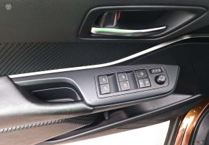 Brown Toyota C-HR 2017 in Klaipeda, with an engine capacity of 1.80 L and mileage of 115 thousand km for 16888 €, photo 24 on AUTOMOTO.COM.LV