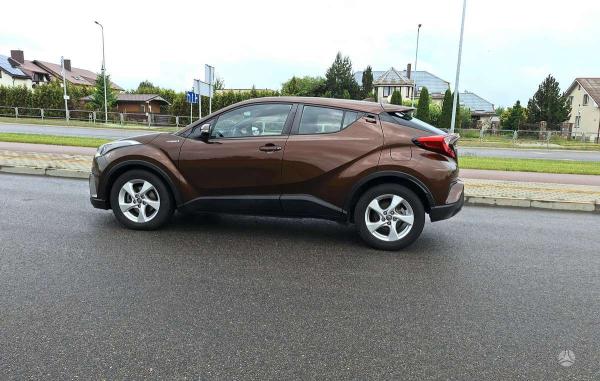 Коричневый Тойота C-HR 2017 в Клайпеда, объемом двигателя 1.80 л и пробегом 114 тыс. км за 16600 €, фото 5 на AUTOMOTO.COM.LV