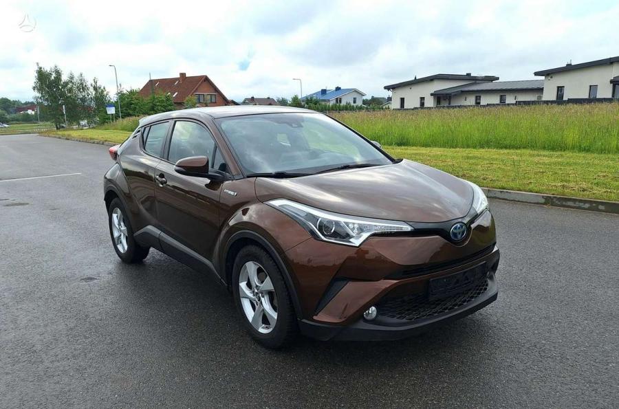 Brūns Toyota C-HR 2017 Klaipėda, ar dzinēja tilpumu 1.80 L un nobraukumu 114 tūkst. km par 16600 €, foto 1 vietnē AUTOMOTO.COM.LV