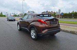 Brūns Toyota C-HR 2017 Klaipėda, ar dzinēja tilpumu 1.80 L un nobraukumu 114 tūkst. km par 16600 €, foto 3 vietnē AUTOMOTO.COM.LV