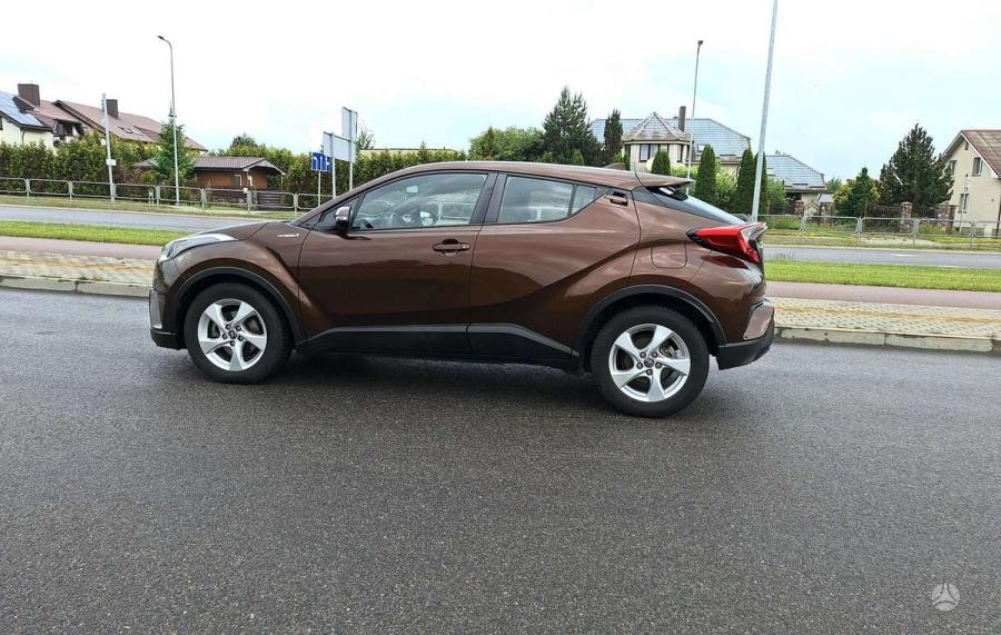 Brūns Toyota C-HR 2017 Klaipėda, ar dzinēja tilpumu 1.80 L un nobraukumu 114 tūkst. km par 16600 €, foto 6 vietnē AUTOMOTO.COM.LV