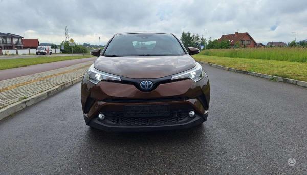 Brown Toyota C-HR 2017 in Klaipeda, with an engine capacity of 1.80 L and mileage of 114 thousand km for 16600 €, photo 6 on AUTOMOTO.COM.LV