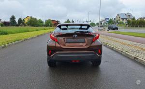 Brūns Toyota C-HR 2017 Klaipėda, ar dzinēja tilpumu 1.80 L un nobraukumu 114 tūkst. km par 16600 €, foto 9 vietnē AUTOMOTO.COM.LV