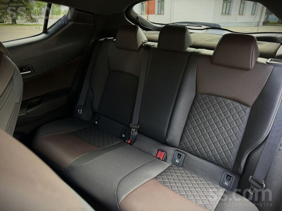 Brūns Toyota C-HR 2017 Jelgava, ar dzinēja tilpumu 1.80 L un nobraukumu 196 tūkst. km par 16900 €, foto 22 vietnē AUTOMOTO.COM.LV