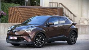 Brown Toyota C-HR 2017 in Jelgava, with an engine capacity of 1.80 L and mileage of 196 thousand km for 16900 €, photo 4 on AUTOMOTO.COM.LV