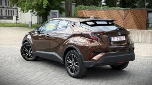 Brown Toyota C-HR 2017 in Jelgava, with an engine capacity of 1.80 L and mileage of 196 thousand km for 16900 €, photo 5 on AUTOMOTO.COM.LV