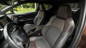 Brown Toyota C-HR 2017 in Jelgava, with an engine capacity of 1.80 L and mileage of 196 thousand km for 16900 €, photo 12 on AUTOMOTO.COM.LV