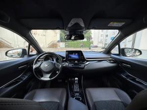 Brown Toyota C-HR 2017 in Jelgava, with an engine capacity of 1.80 L and mileage of 196 thousand km for 16900 €, photo 13 on AUTOMOTO.COM.LV