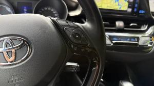 Brown Toyota C-HR 2017 in Jelgava, with an engine capacity of 1.80 L and mileage of 196 thousand km for 16900 €, photo 16 on AUTOMOTO.COM.LV