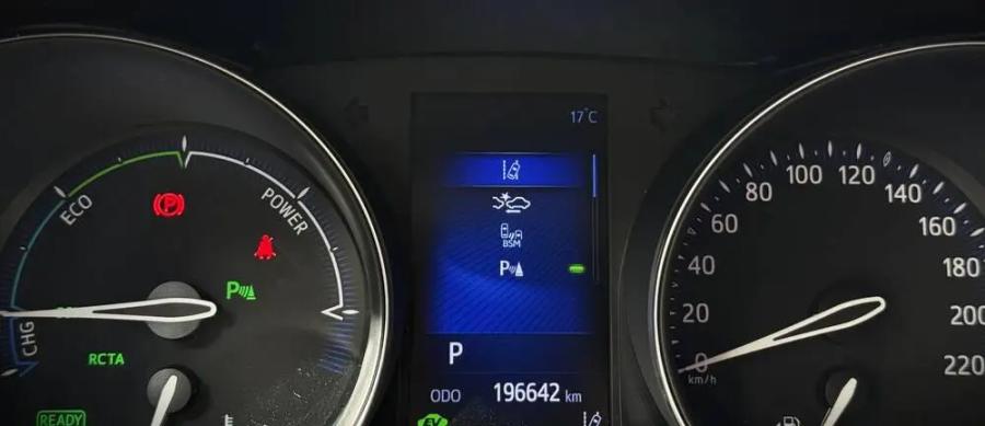 Brown Toyota C-HR 2017 in Jelgava, with an engine capacity of 1.80 L and mileage of 196 thousand km for 16900 €, photo 22 on AUTOMOTO.COM.LV