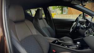 Brown Toyota C-HR 2017 in Jelgava, with an engine capacity of 1.80 L and mileage of 196 thousand km for 16900 €, photo 23 on AUTOMOTO.COM.LV