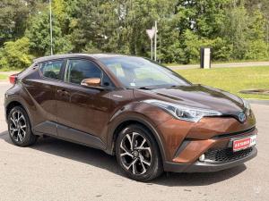 Brown Toyota C-HR 2017 in Vilnius, with an engine capacity of 1.80 L and mileage of 117 thousand km for 17350 €, photo 3 on AUTOMOTO.COM.LV