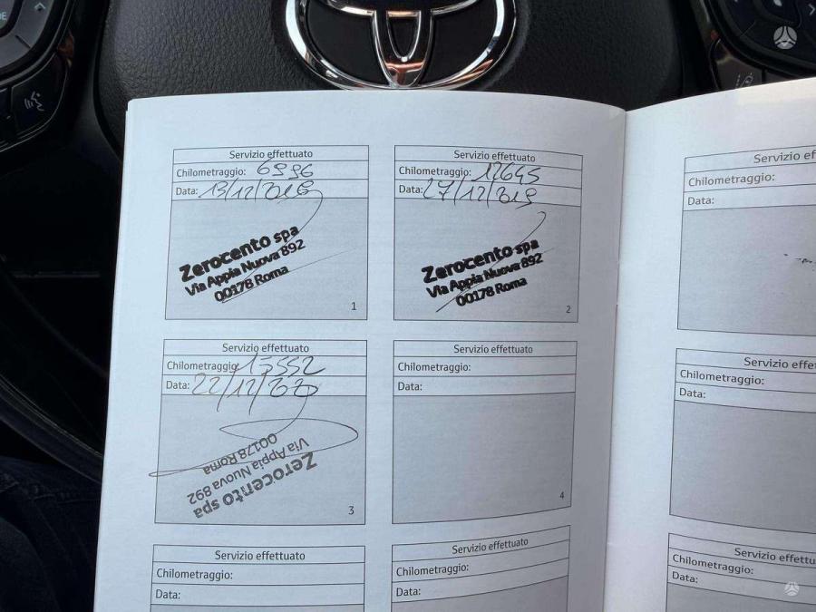 Brown Toyota C-HR 2017 in Vilnius, with an engine capacity of 1.80 L and mileage of 117 thousand km for 17350 €, photo 24 on AUTOMOTO.COM.LV