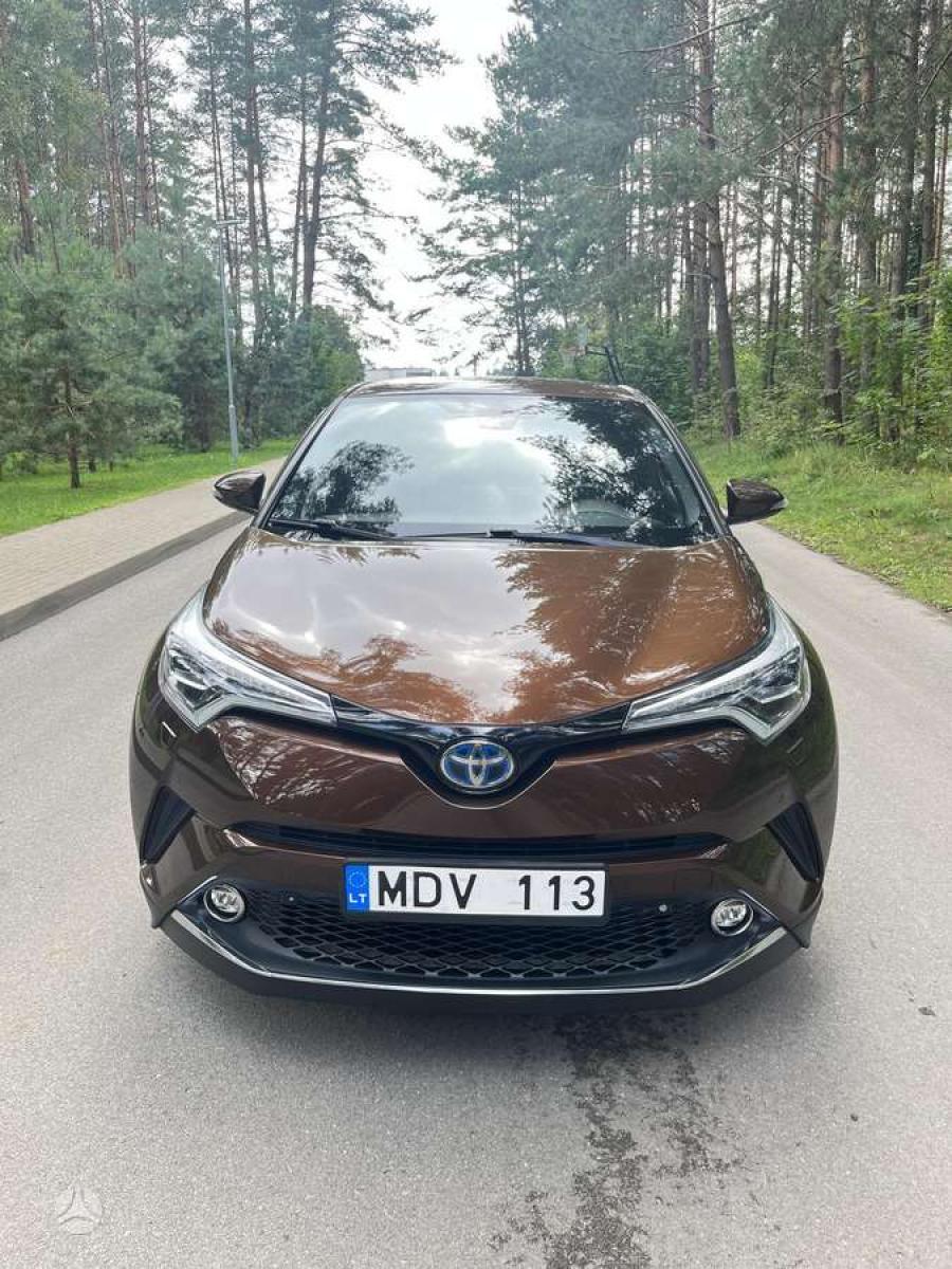 Коричневый Тойота C-HR 2017 в Вильнюс, объемом двигателя 1.80 л и пробегом 131 тыс. км за 17500 €, фото 1 на AUTOMOTO.COM.LV
